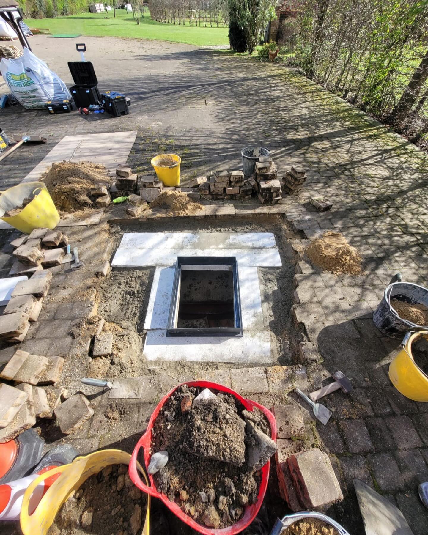 Recessed Manhole Installation - Block Paving Maintenance